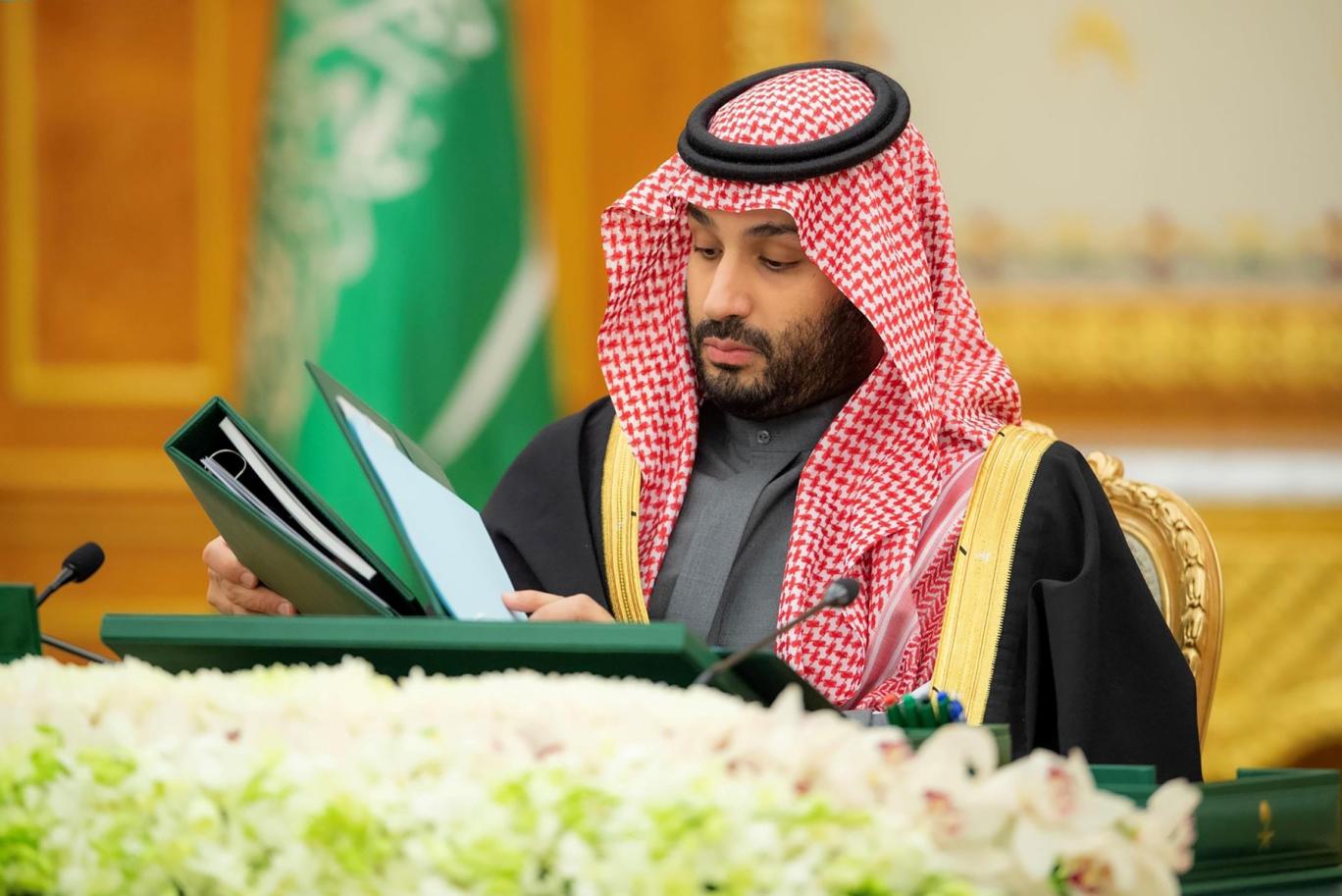 عربستان سعودی چگونه از درآمد نفتی برای کاهش اتکا به نفت استفاده می‌کند