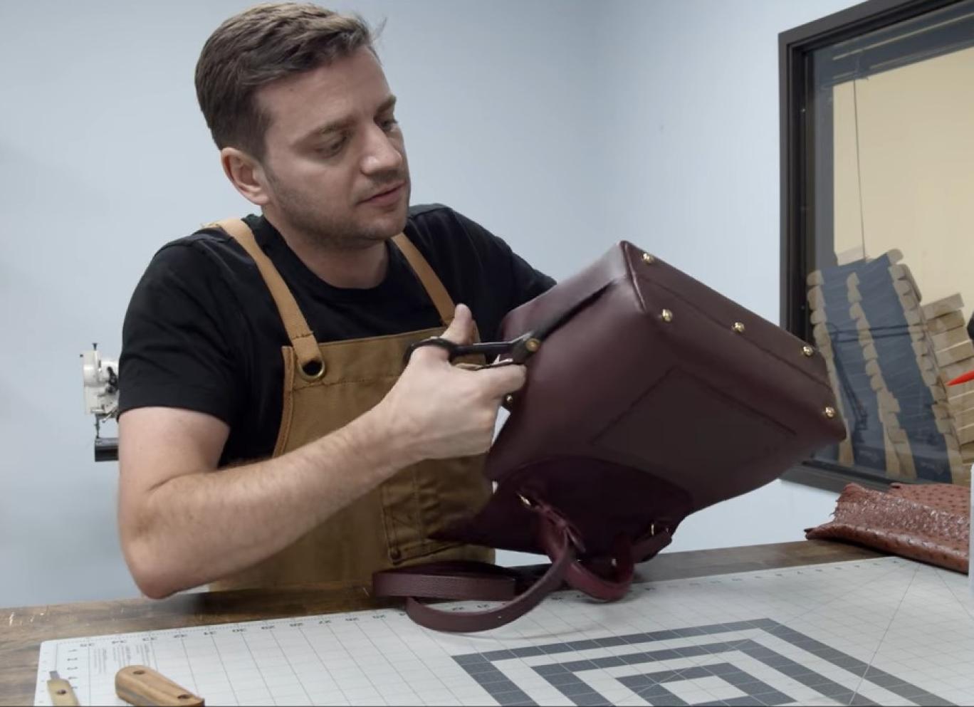 شکافتن کیف‌های چند هزار دلاری ارزش واقعی آن‌ها را برملا می‌کند ...